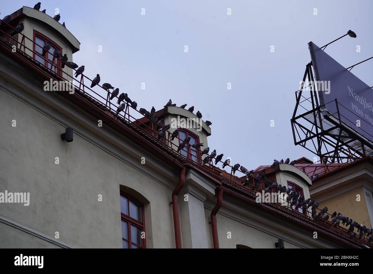 View facade waiting building hi-res stock photography and images - Alamy