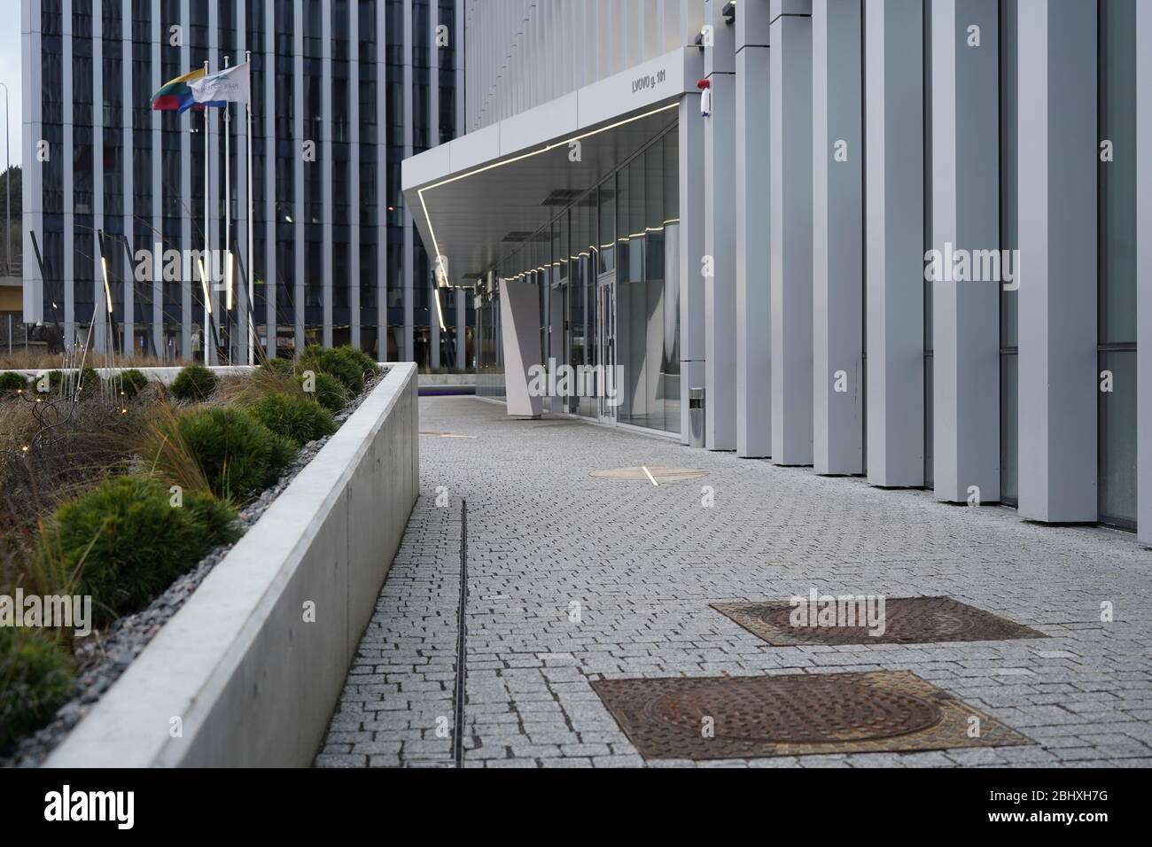 Background near modern buildings hi-res stock photography and images ...