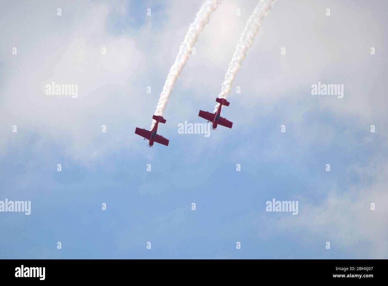 Two horizontal planes hi-res stock photography and images - Alamy