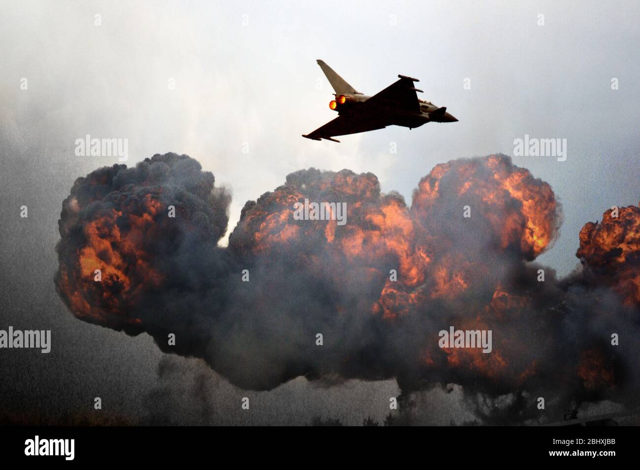 Napalm bomb hi-res stock photography and images - Alamy