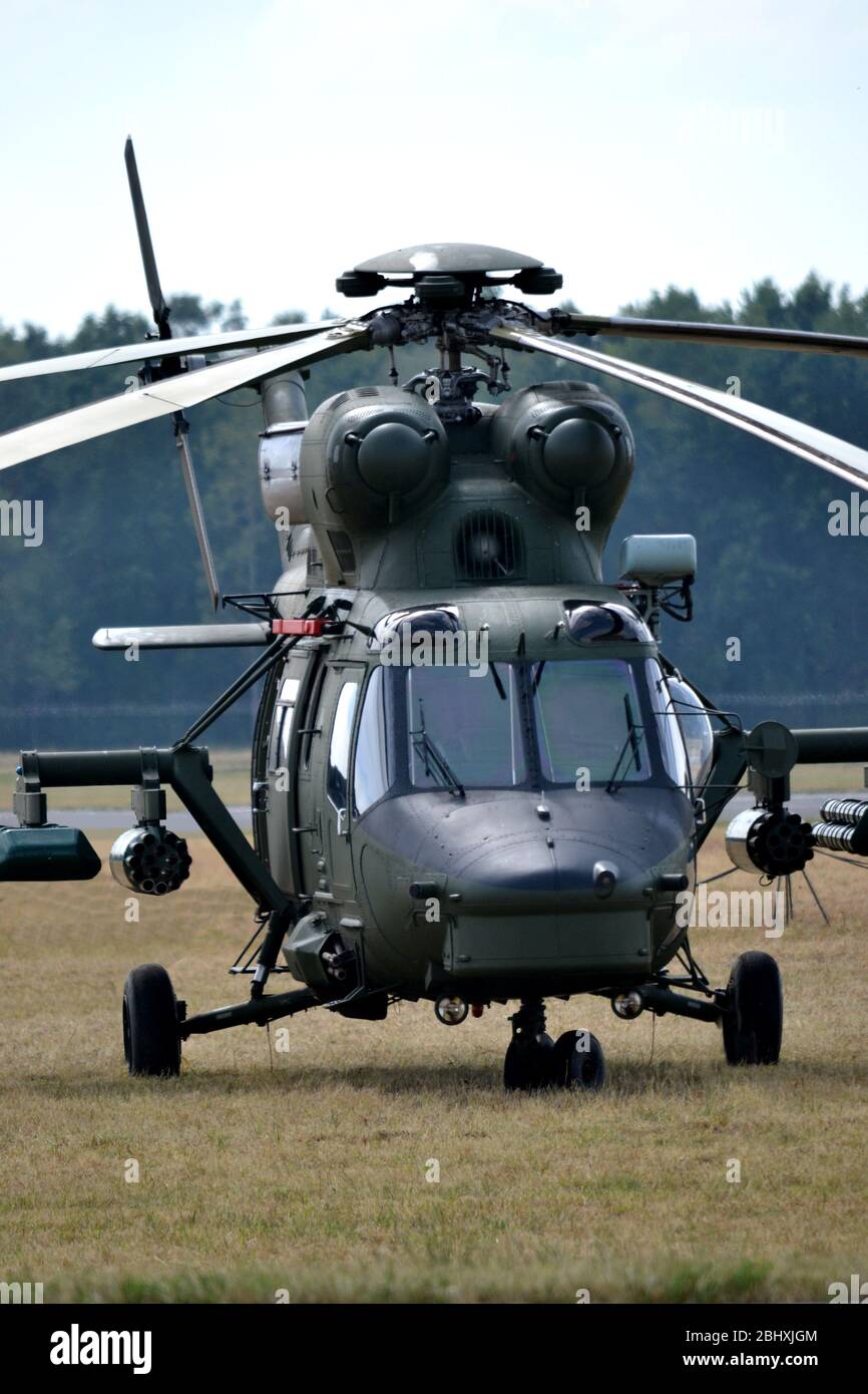 Helicopter zoom hi-res stock photography and images - Alamy