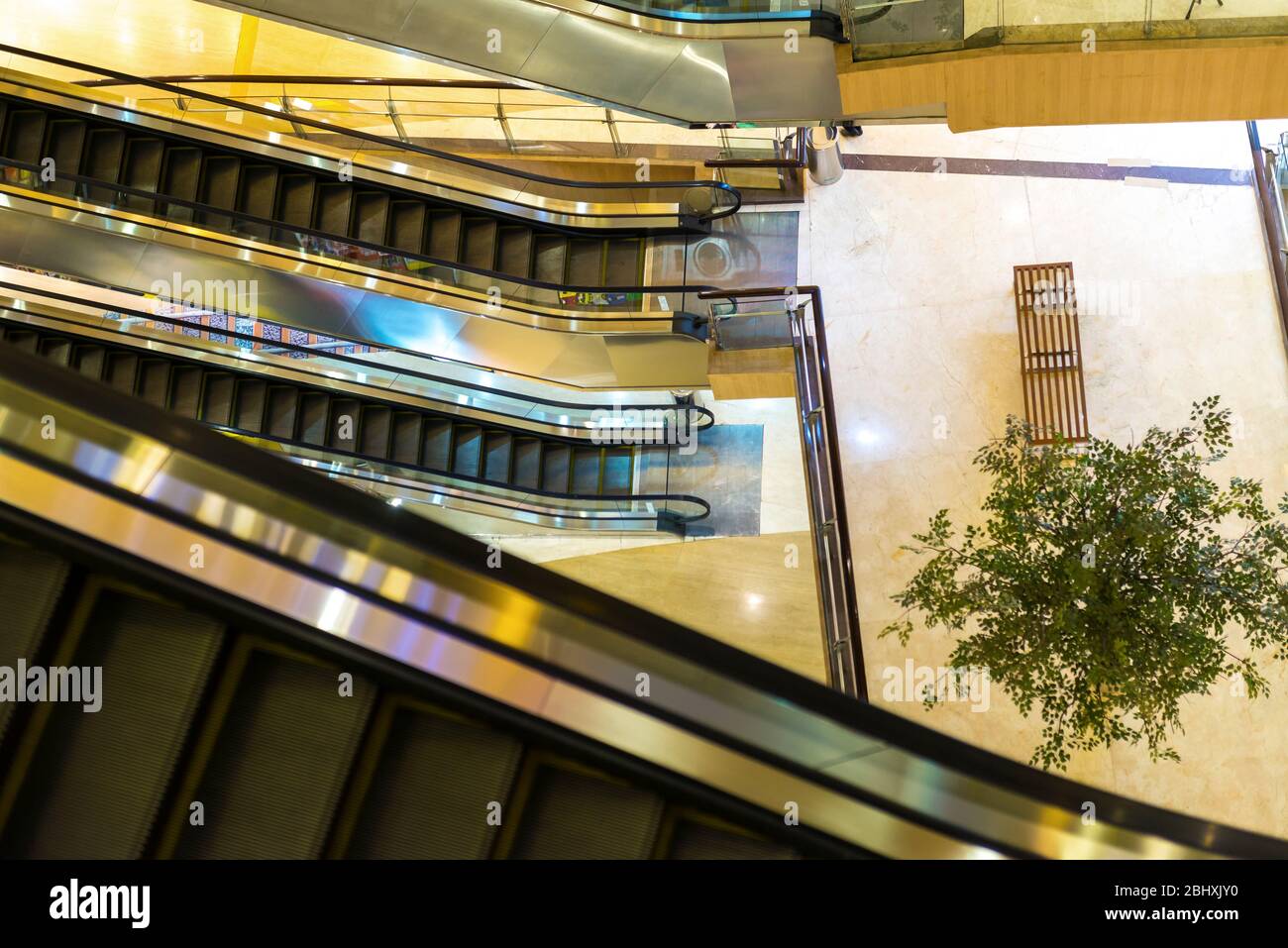 Empty modern large hall escalator hi-res stock photography and images - Alamy