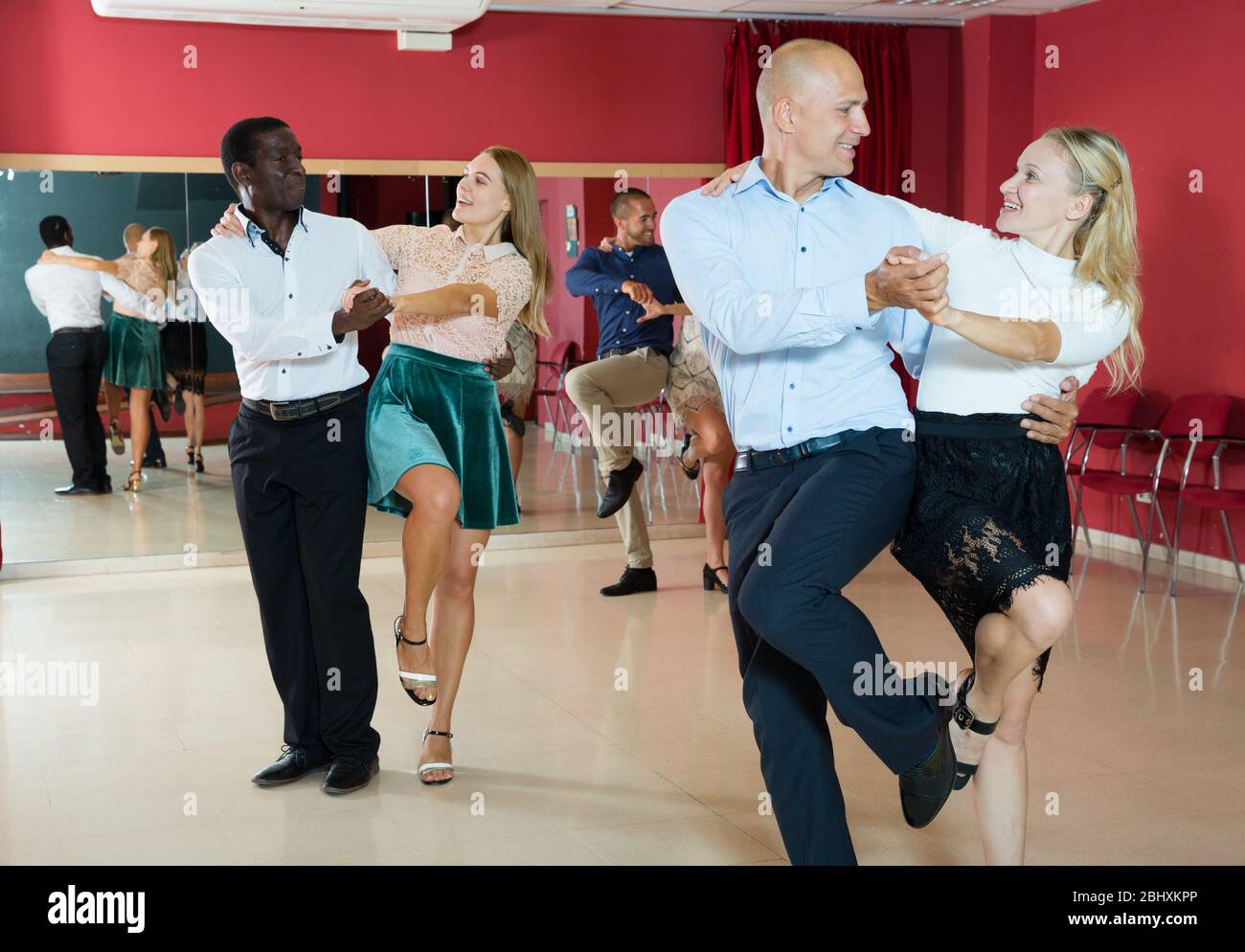 Couples practice studio dance hi-res stock photography and images - Alamy