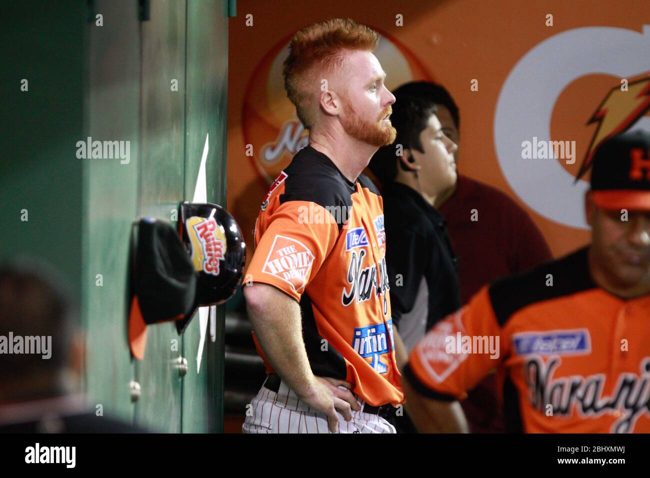 Barry Enright pitcher abridor por naranjeros hace un lamento al dejar ...