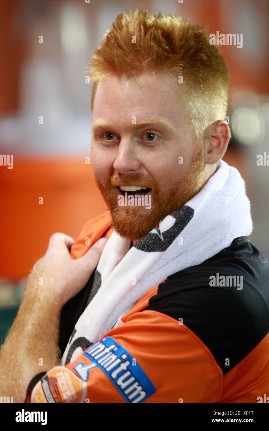 Barry Enright pitcher abridor por naranjeros ,durante el tercer juego ...