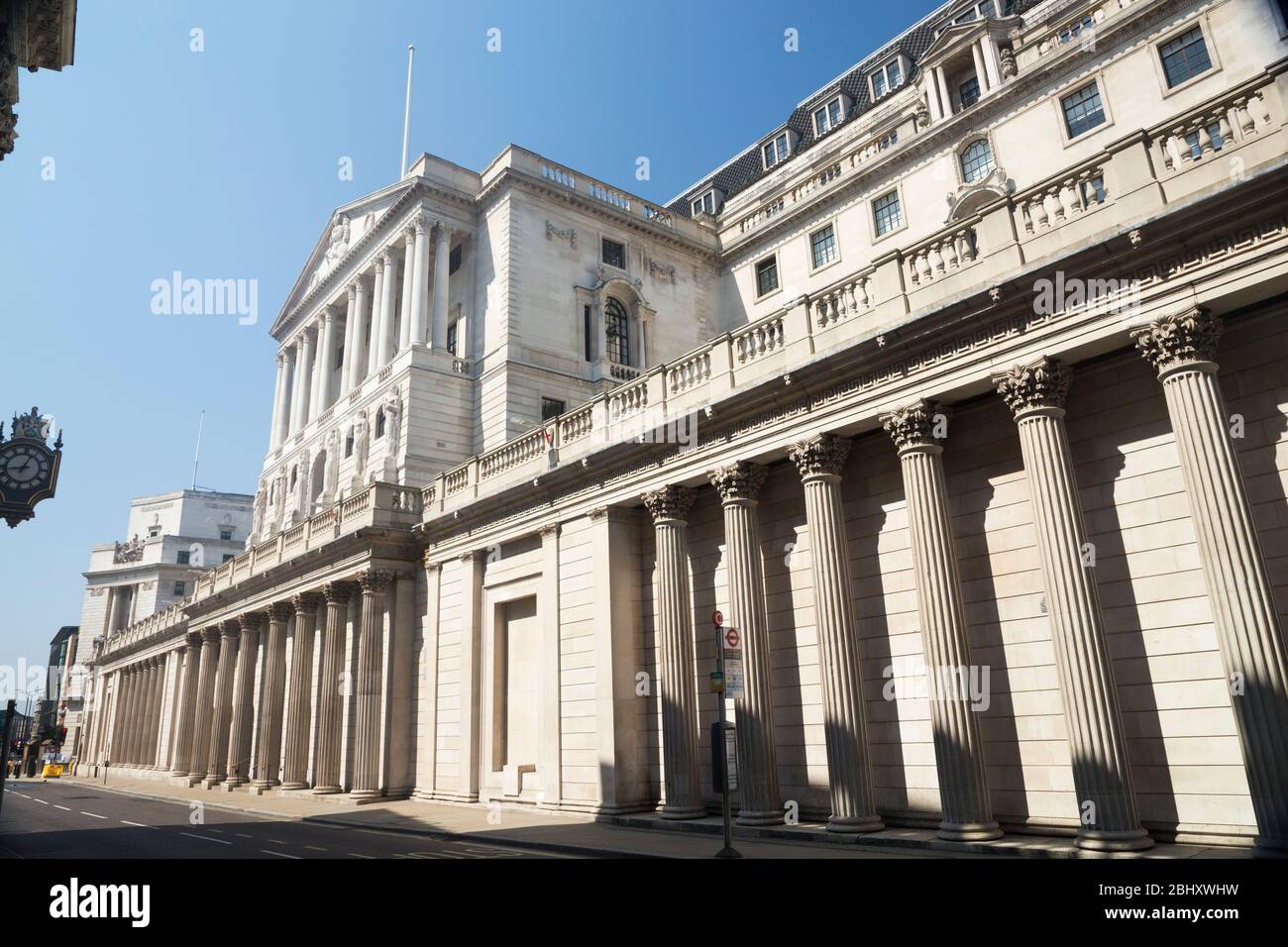 The old lady of threadneedle street st hi-res stock photography and ...