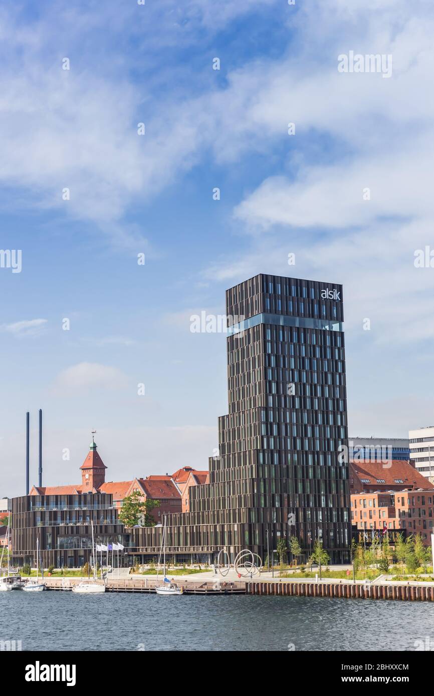 Landmark quayside building hi-res stock photography and images - Alamy