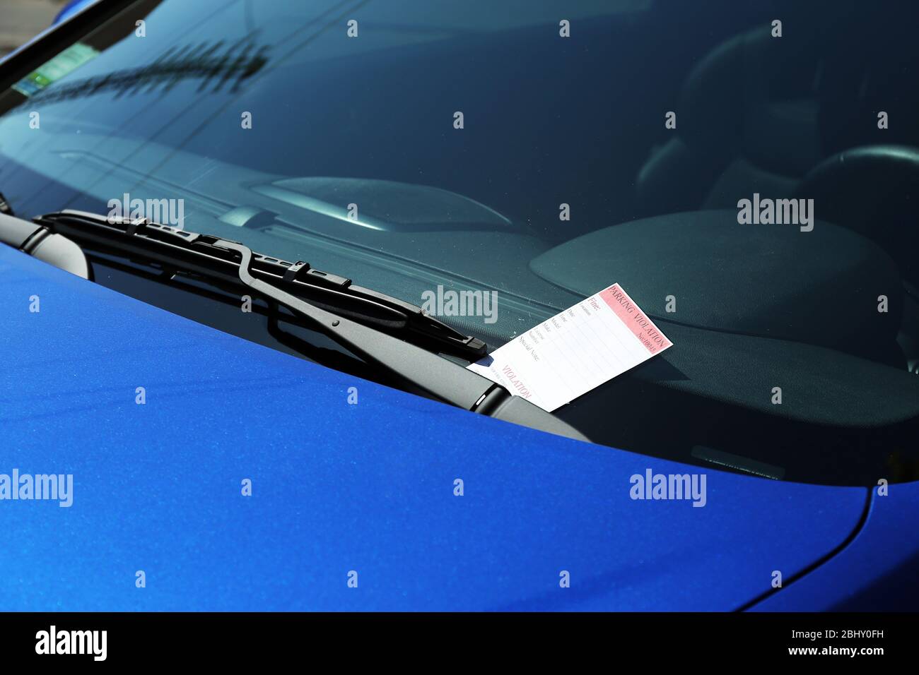 Parking violation ticket on car windshield, closeup Stock Photo - Alamy