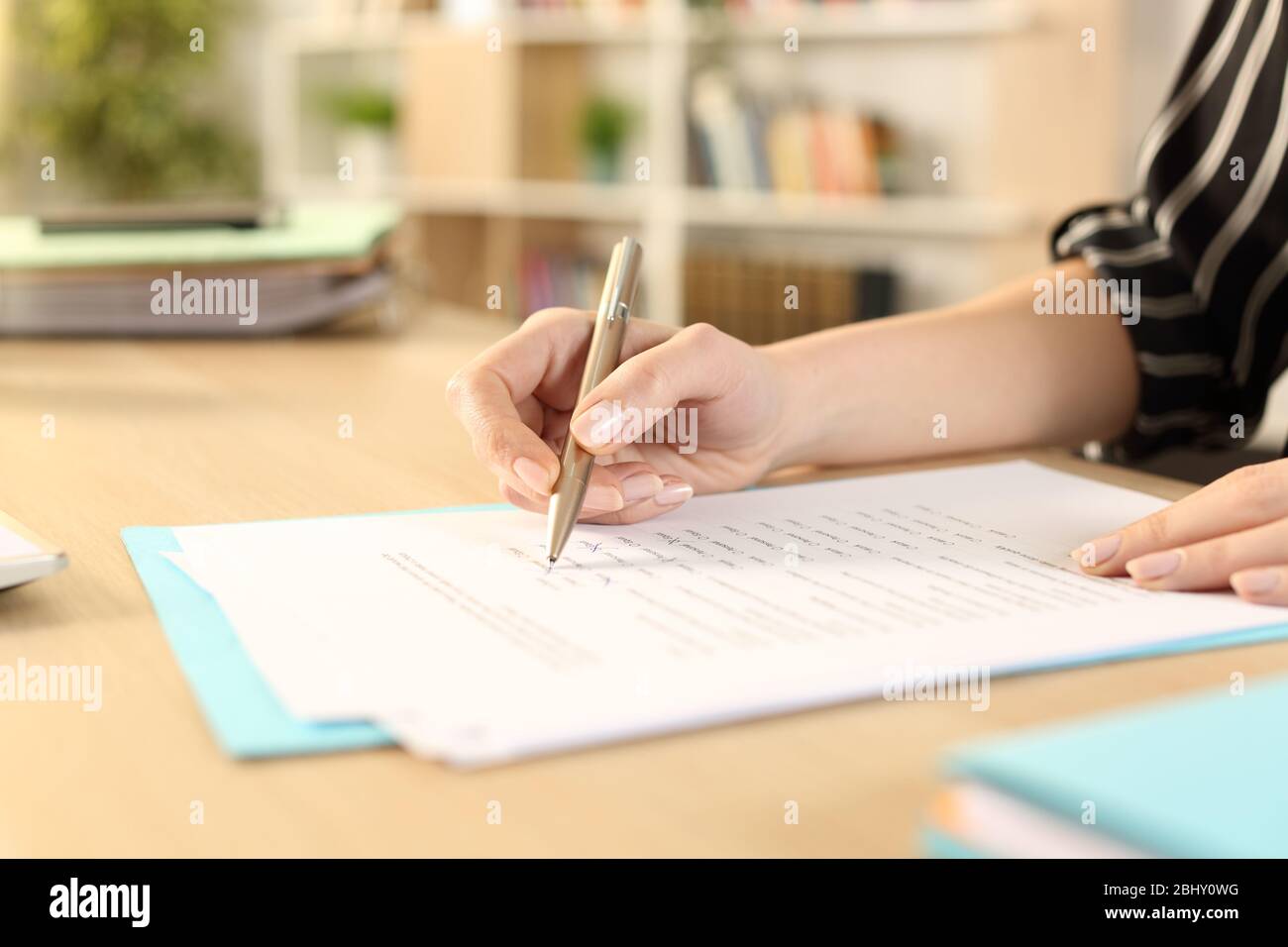 Fill filling survey questionnaire hi-res stock photography and images ...