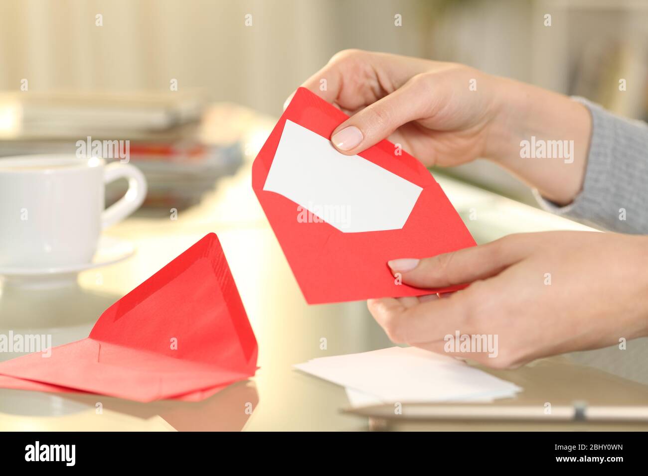 Letter envelope desk hi-res stock photography and images - Alamy