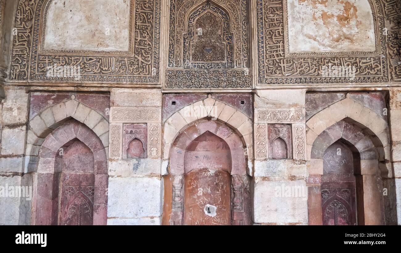 interior of bara gumbad mosque at lodi gardens in delhi Stock Photo - Alamy