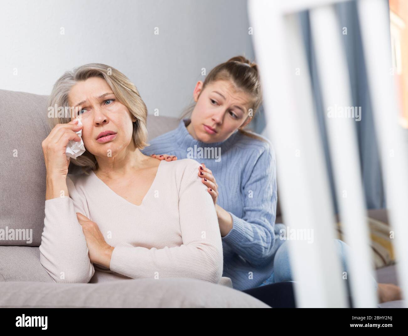 Upset girl crying mom hi-res stock photography and images - Alamy