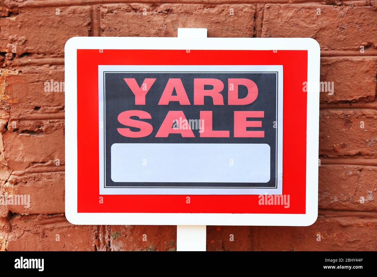 Wooden Yard Sale sign on red brick wall background Stock Photo - Alamy