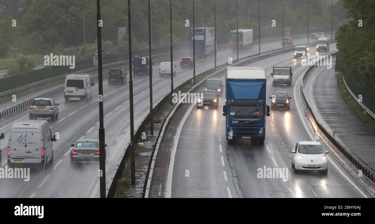 Traffic on the M4 motorway (right hand lane is inbound towards London ...