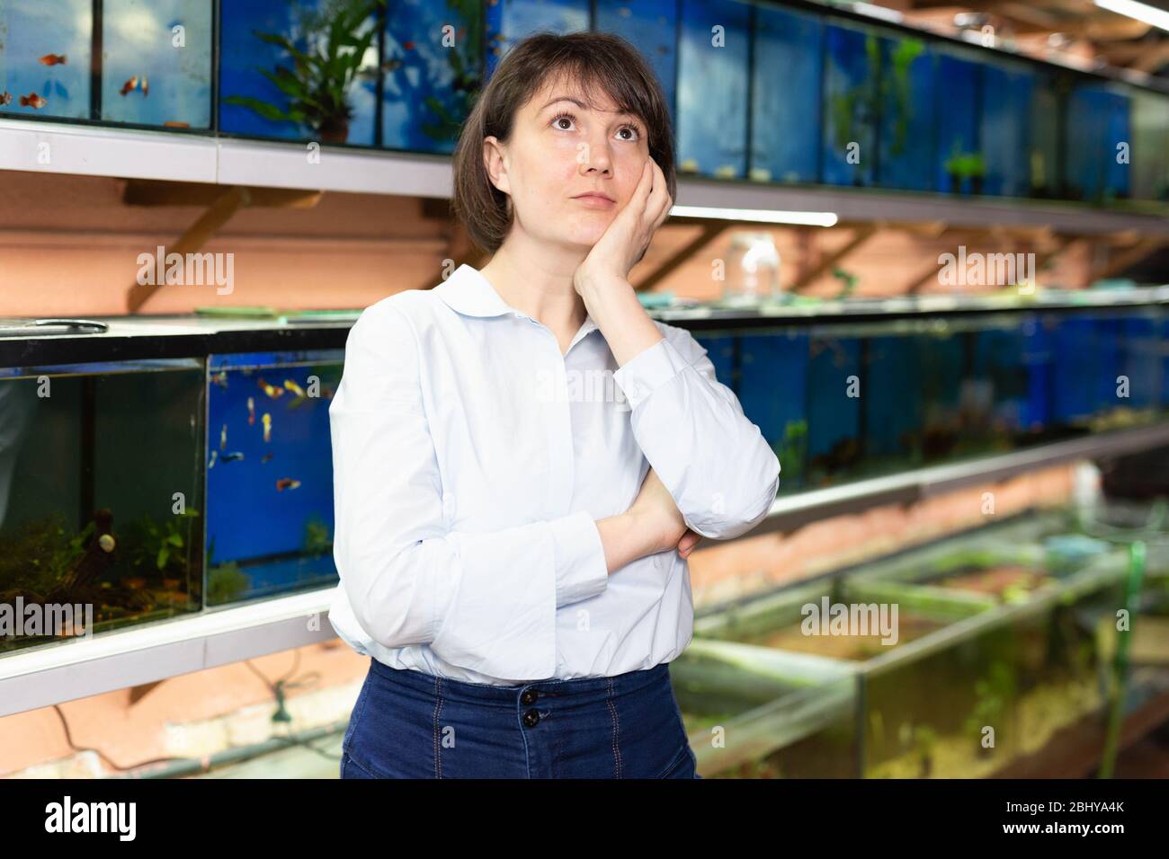 Visiting aquariums hi-res stock photography and images - Alamy