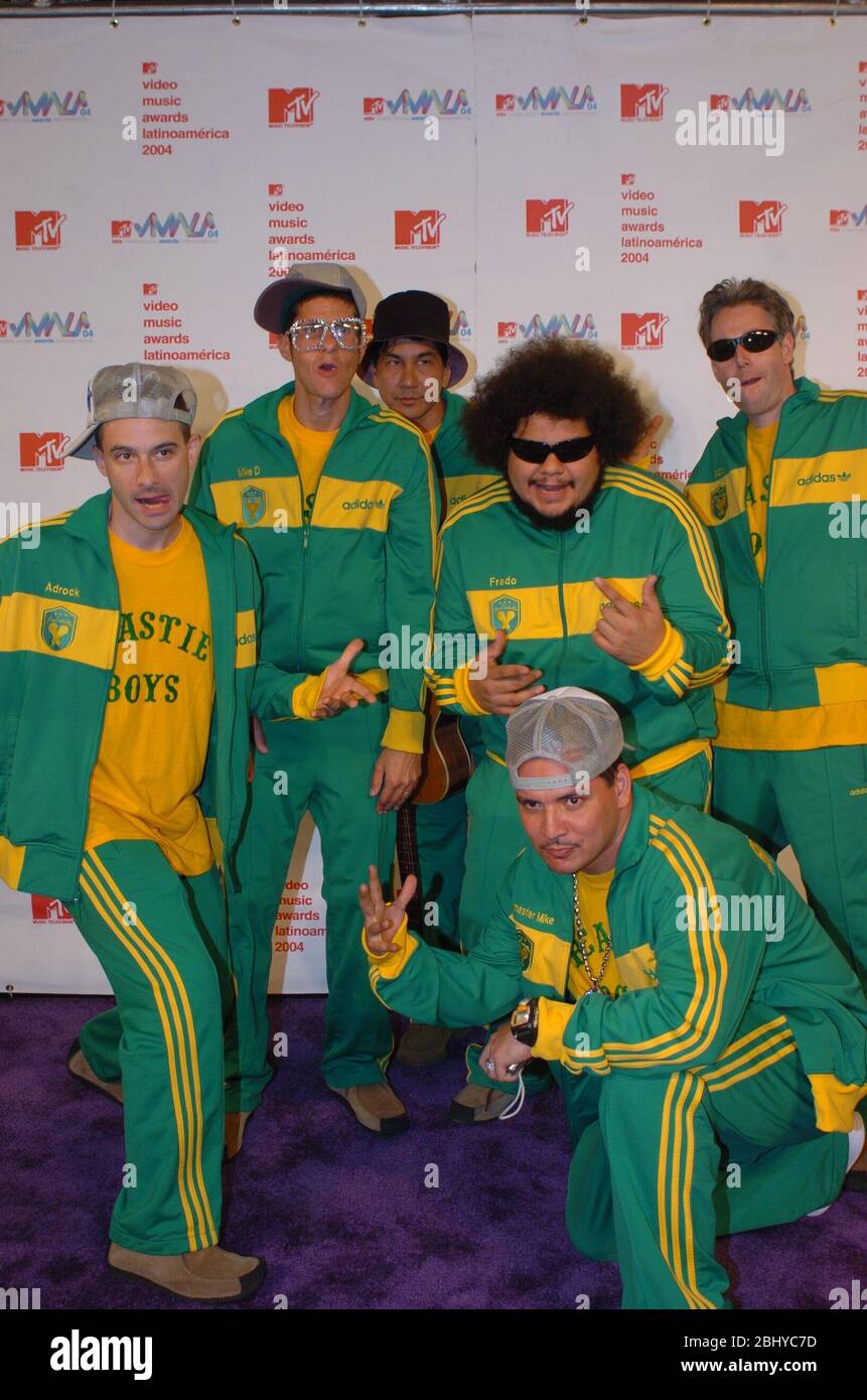 2004 mtv music video awards hi-res stock photography and images - Alamy