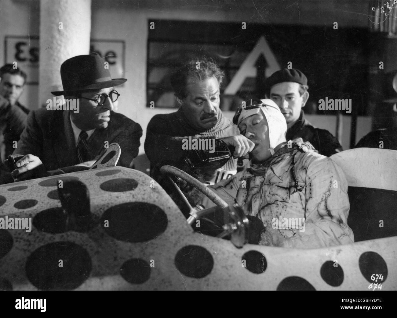 Raphaël le tatoué Year: 1939 - France Armand Bernard, Fernandel , René ...