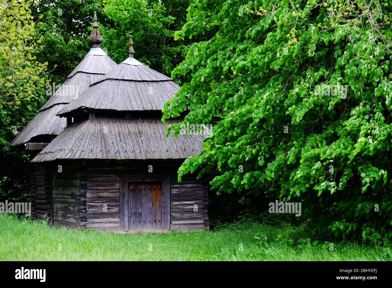 Ancient traditional ukrainian house Stock Photo - Alamy
