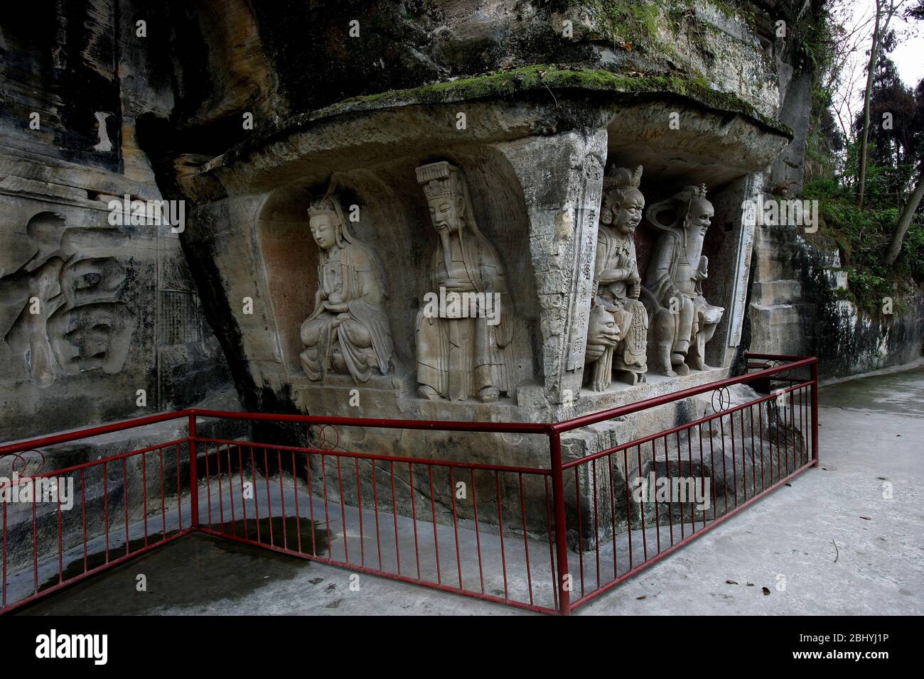 Mother earth statue hi-res stock photography and images - Alamy