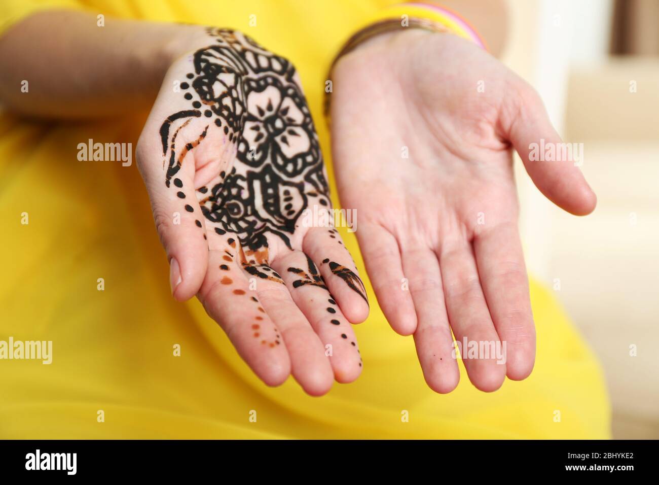 Image of henna on female hands, closeup Stock Photo - Alamy