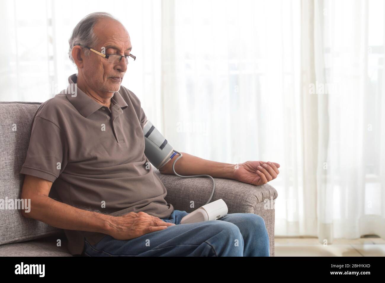 Blood pressure test hi-res stock photography and images - Alamy