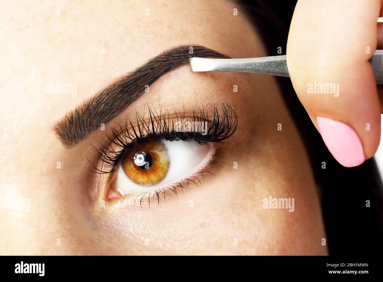 Eyelid pull hi-res stock photography and images - Alamy