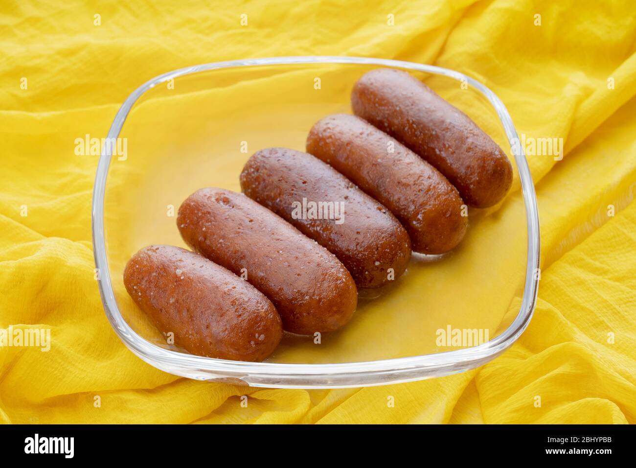 Yellow cloth hi-res stock photography and images - Alamy