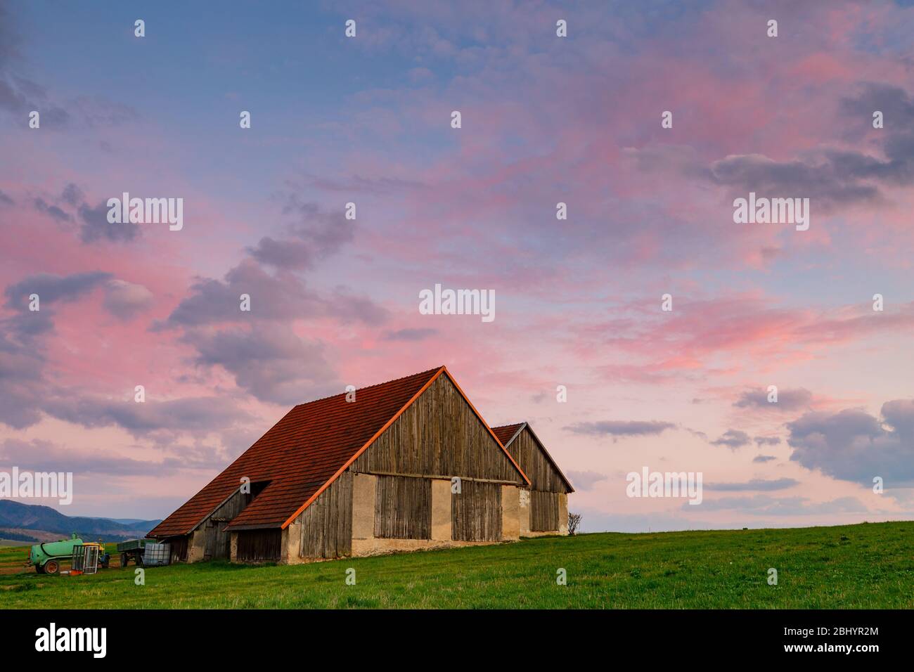 Traditional barns hi-res stock photography and images - Alamy