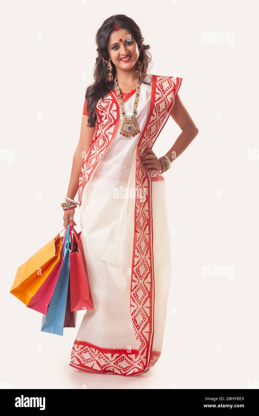 Bengali woman in saree hi-res stock photography and images - Alamy