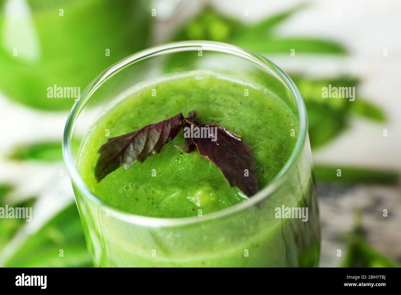 Healthy green smoothie, closeup Stock Photo - Alamy