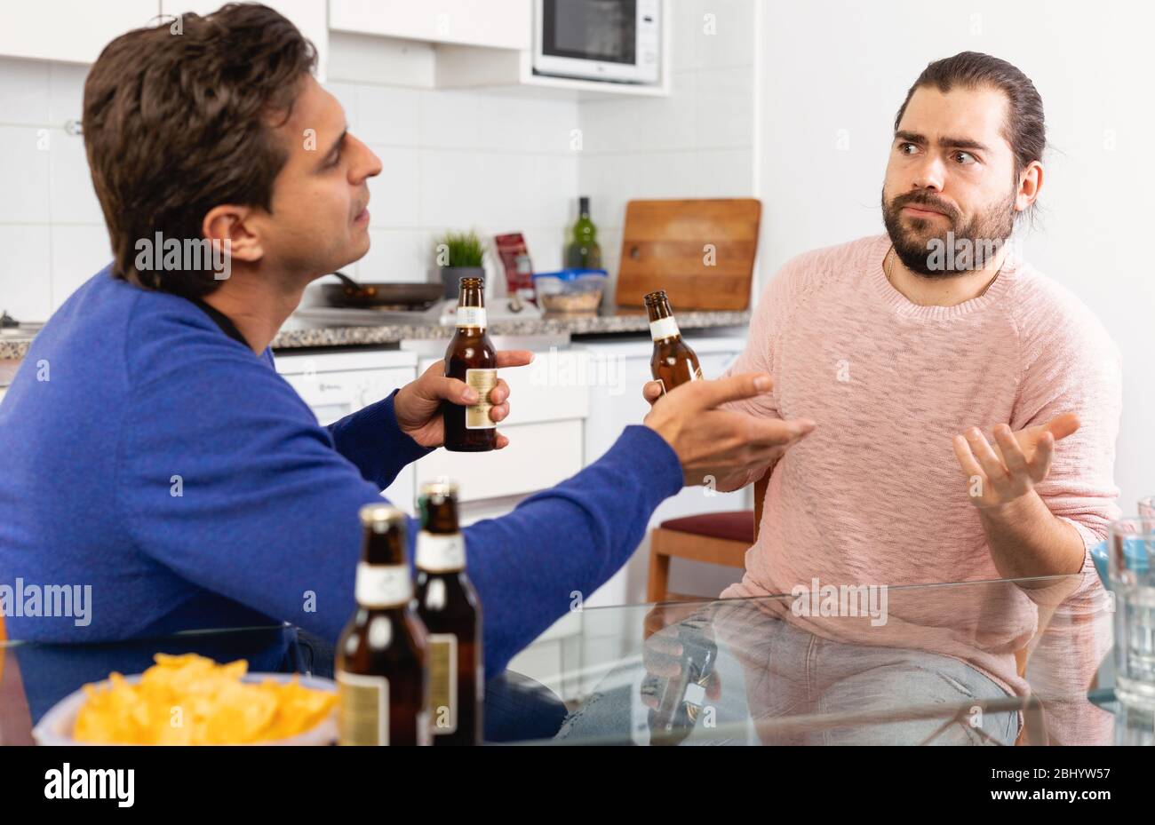 Middle aged guys drinking beer hi-res stock photography and images - Alamy