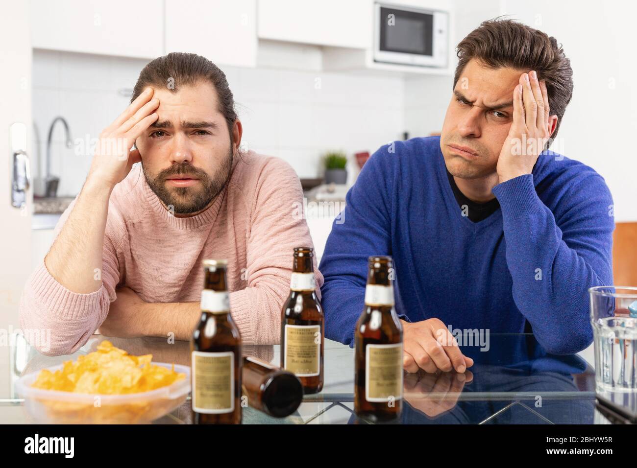 Middle aged guys drinking beer hi-res stock photography and images - Alamy