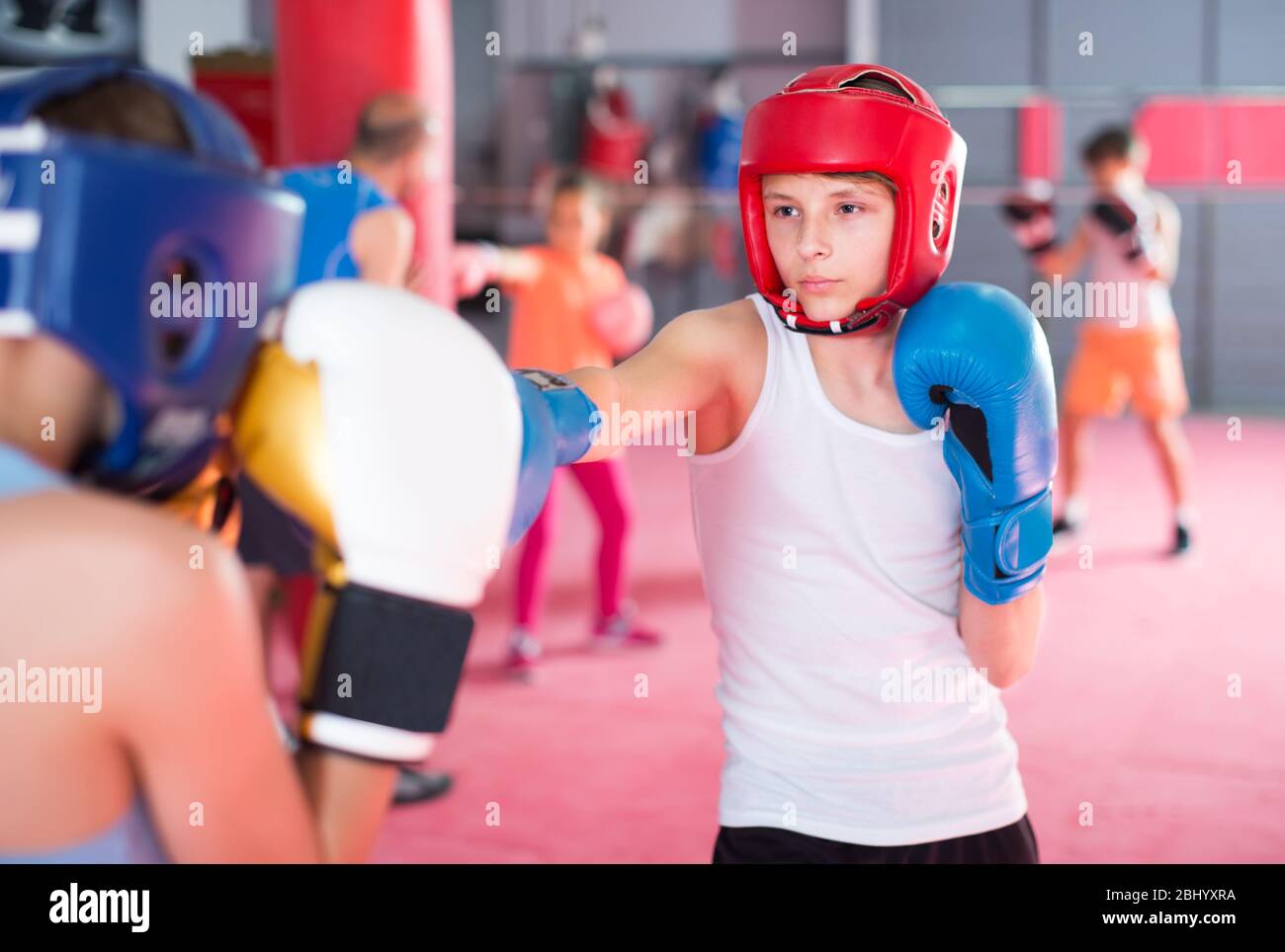 Boxing children gym hi-res stock photography and images - Alamy