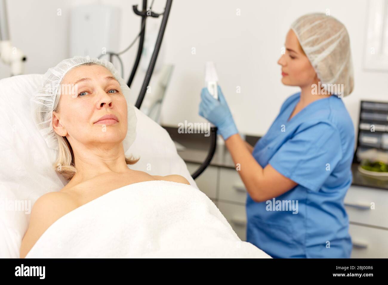 Elderly woman in aesthetic cosmetology clinic Stock Photo - Alamy
