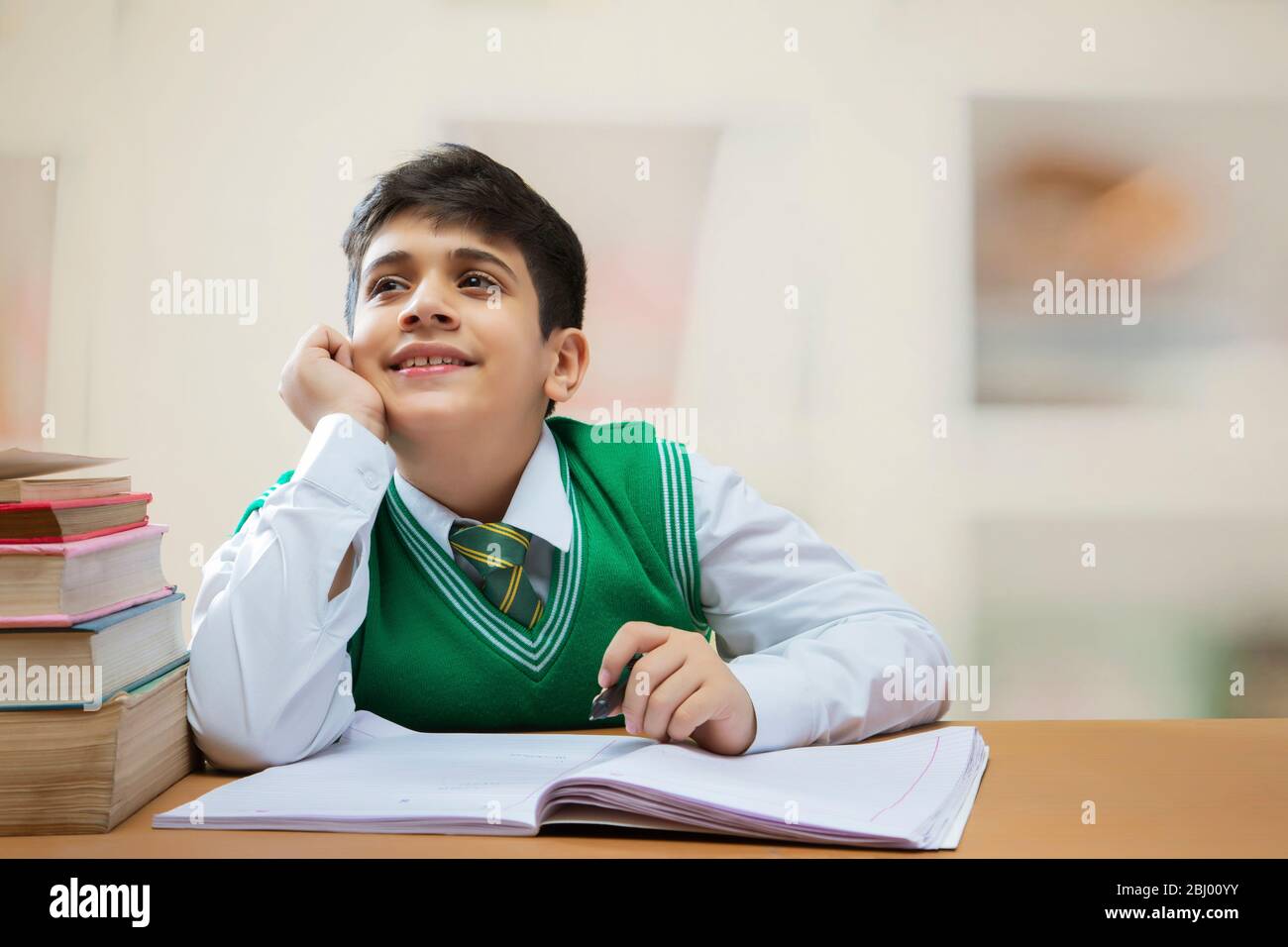 School class holding up hand hi-res stock photography and images - Alamy