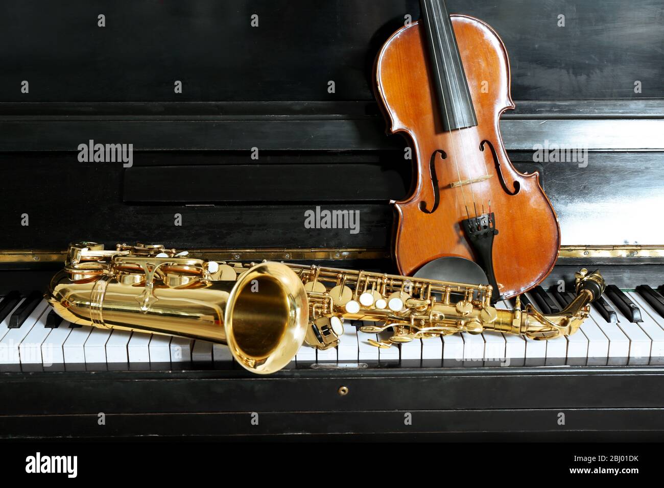 Violin and saxophone on piano background Stock Photo - Alamy