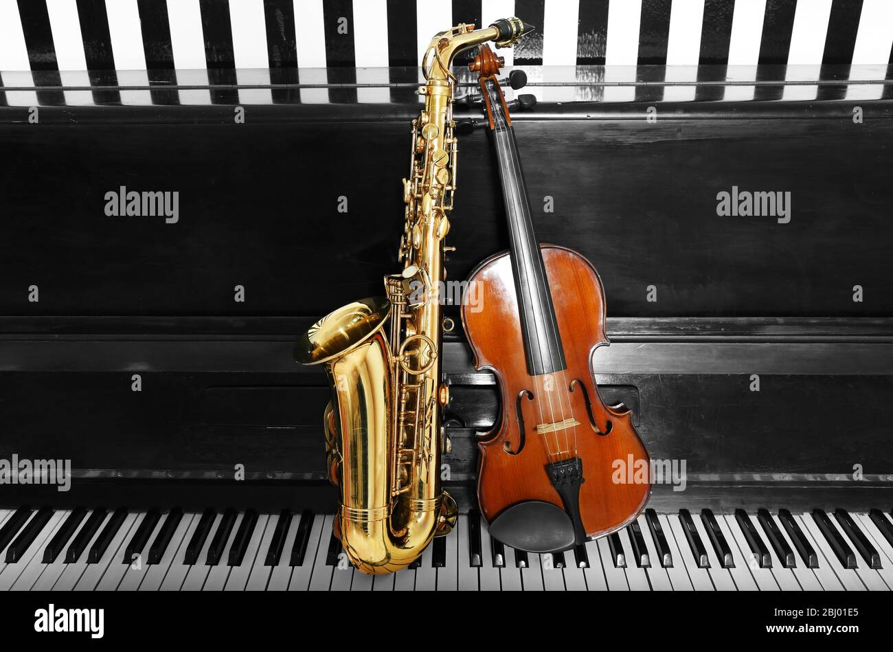 Violin and saxophone on piano background Stock Photo - Alamy