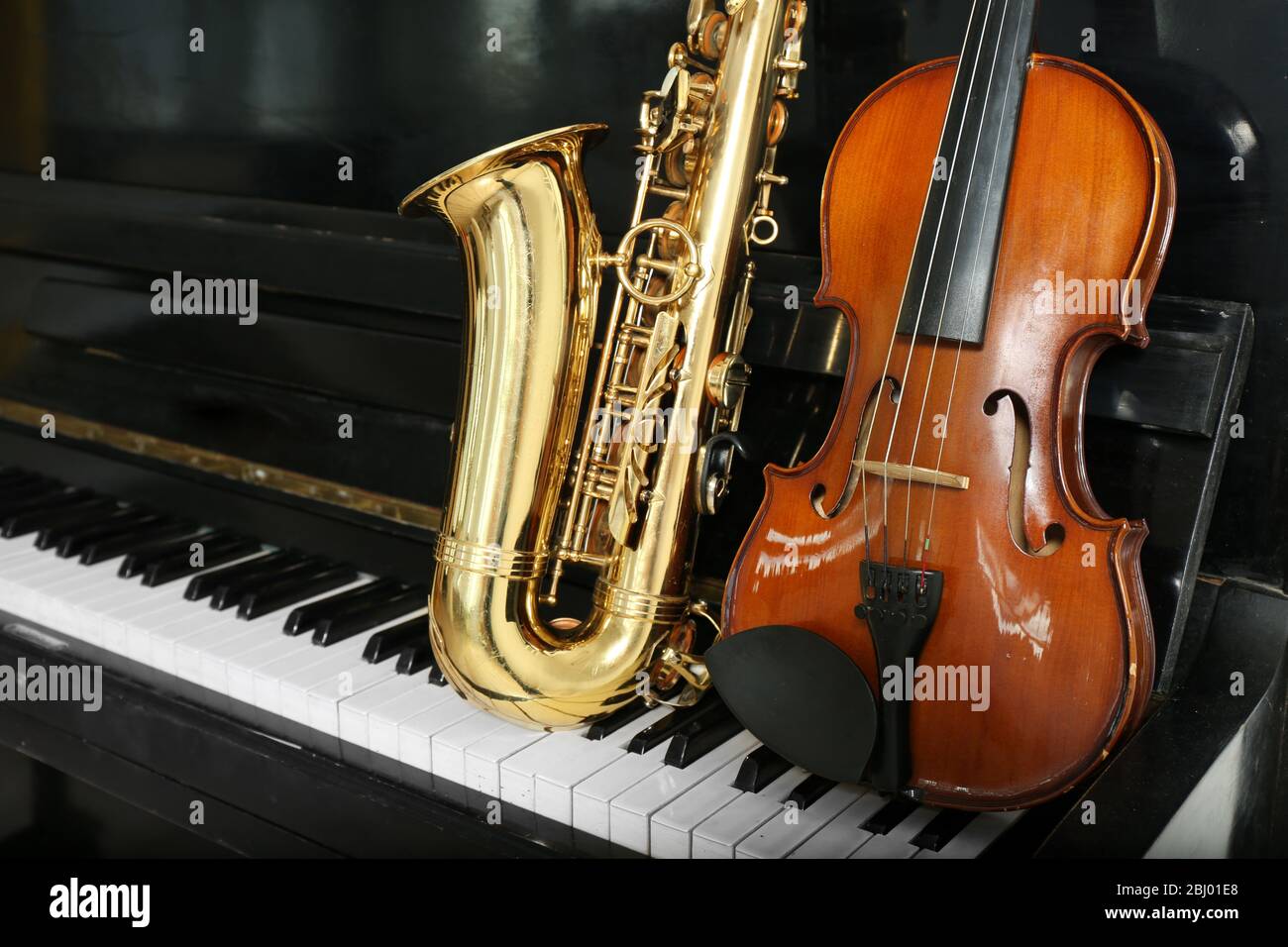 Violin and saxophone on piano background Stock Photo - Alamy