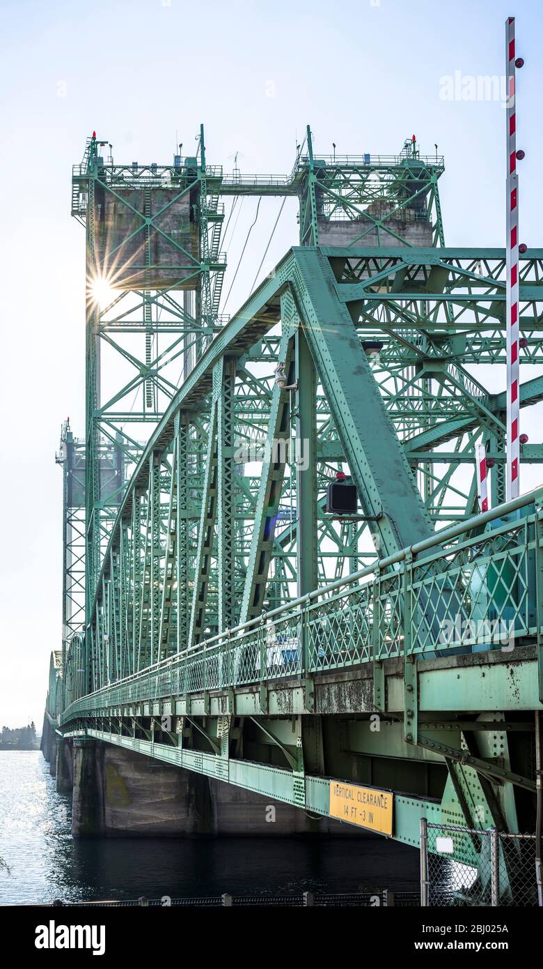 Through truss pedestrian bridge hi-res stock photography and images - Alamy
