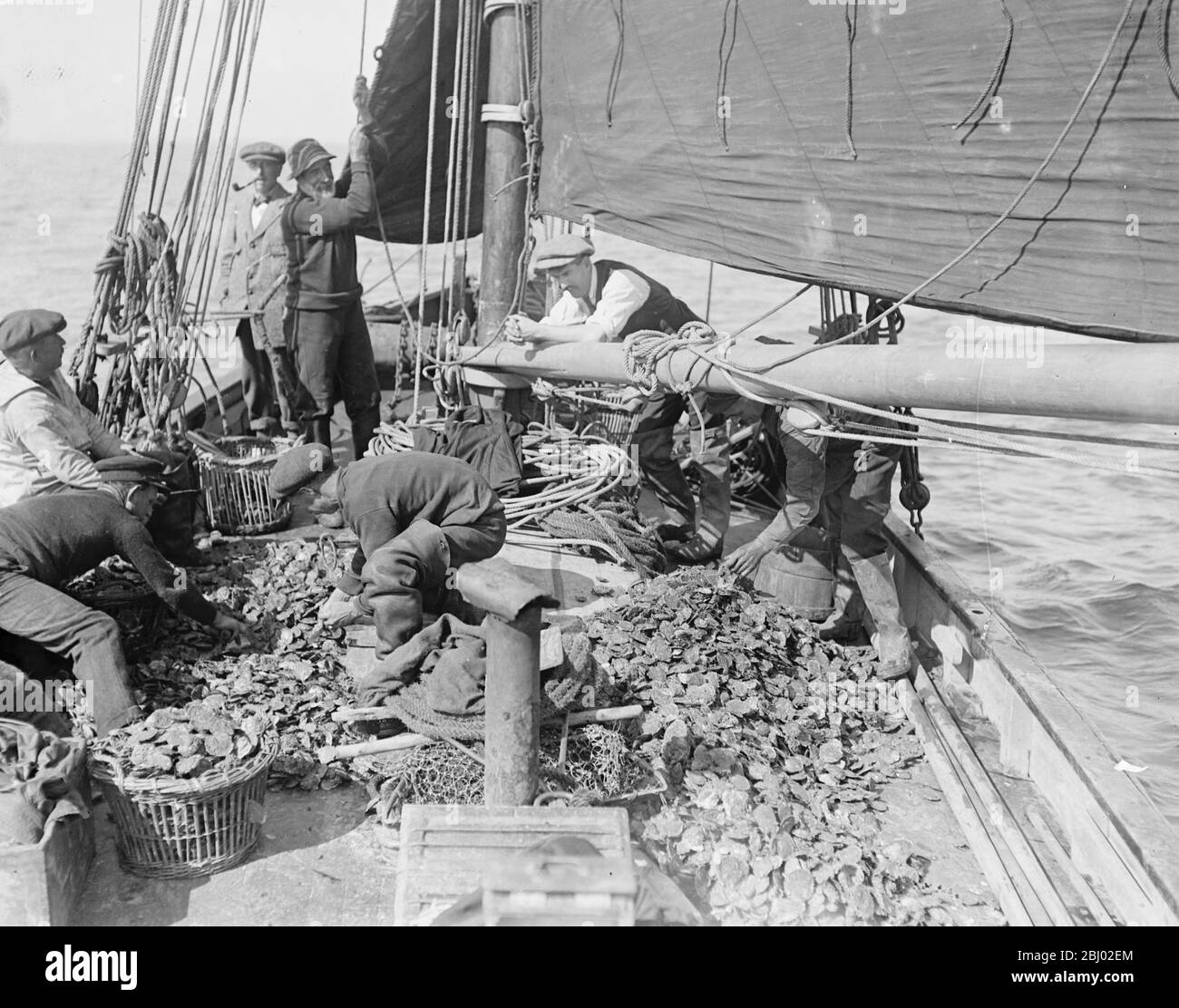 Oyster boat Black and White Stock Photos & Images - Alamy