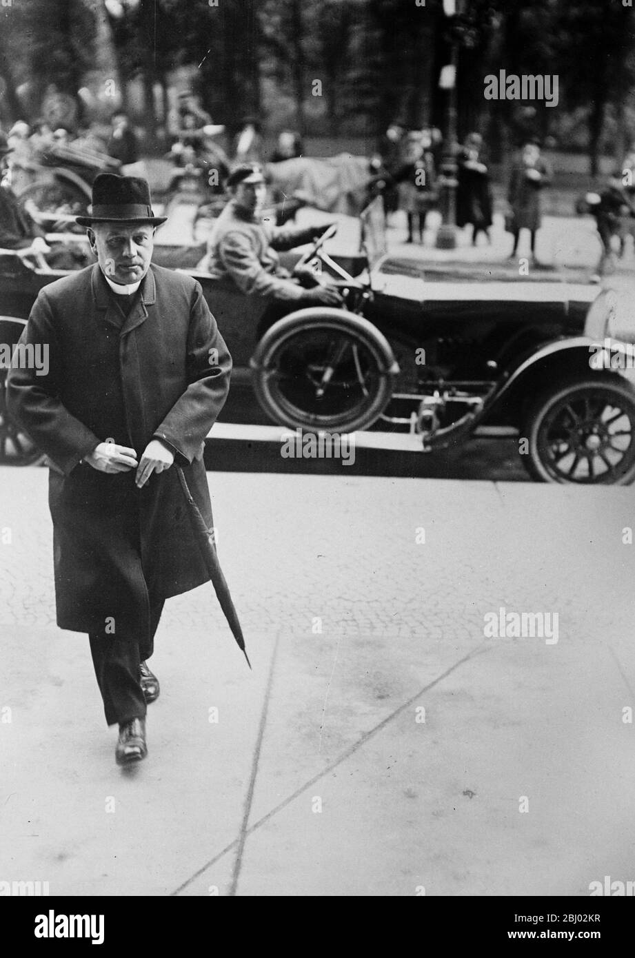 Stresemann hi-res stock photography and images - Alamy