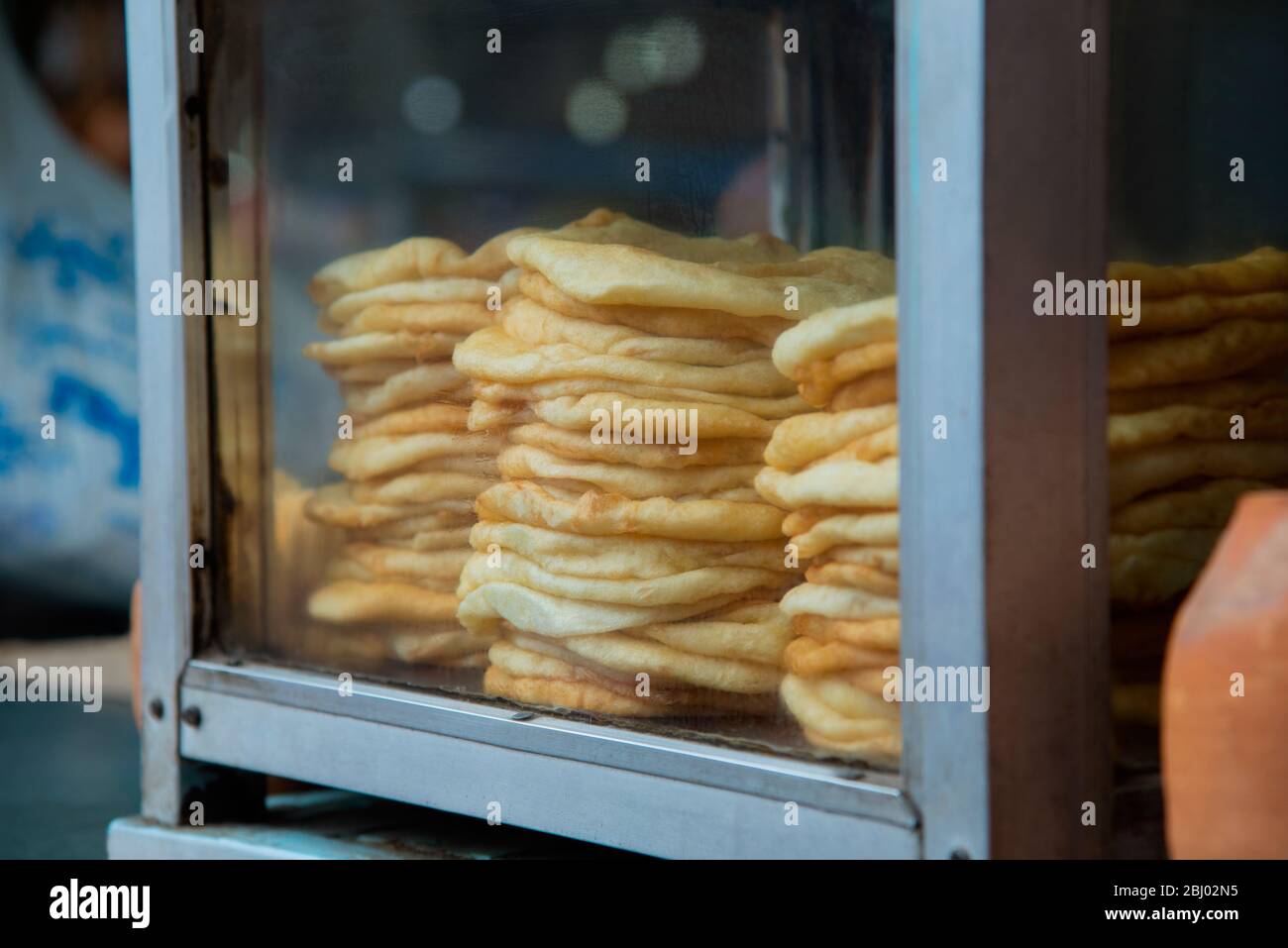 fresh puri stall in market Stock Photo - Alamy
