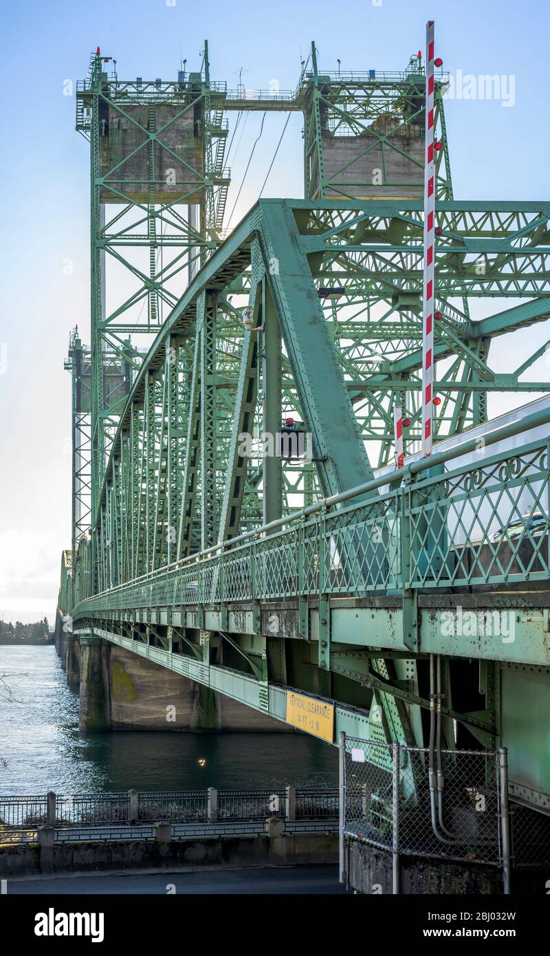 An arched Columbia River Interstate drawbridge over the Columbia River ...