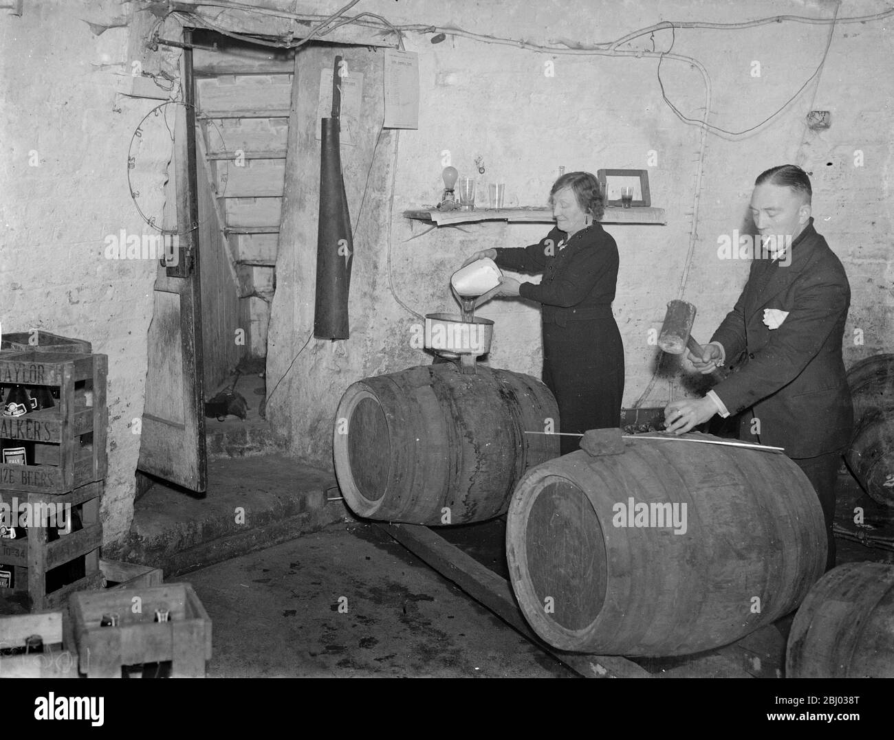 Tapping and corking hi-res stock photography and images - Alamy