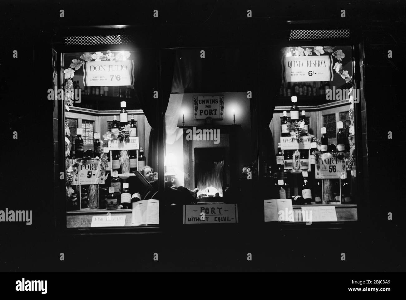 1930s shop window hi-res stock photography and images - Alamy