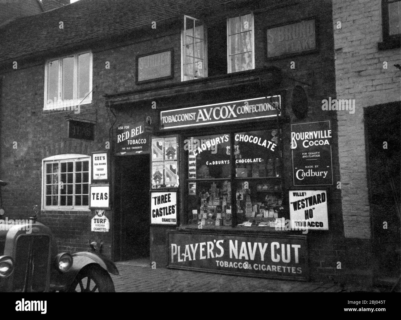 Newsagent s hi-res stock photography and images - Alamy