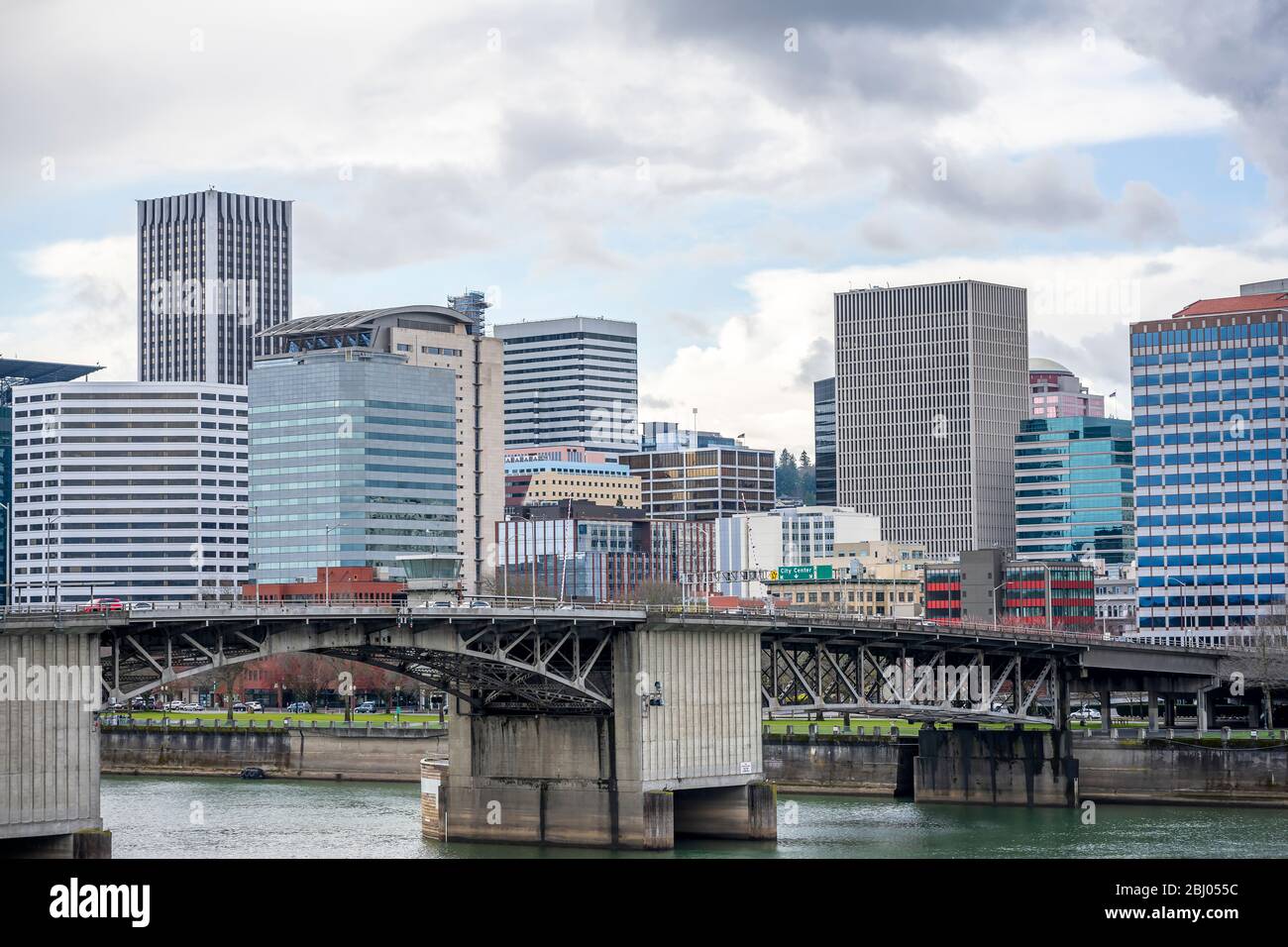 Drawbridge transport and pedestrian Morrison bridge over the Willamette ...
