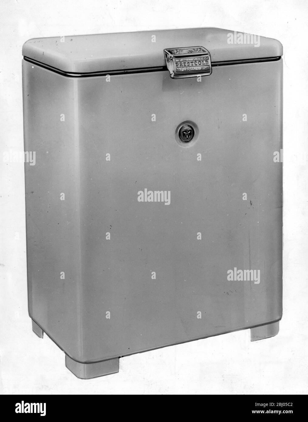 Domestic freezer hi-res stock photography and images - Alamy