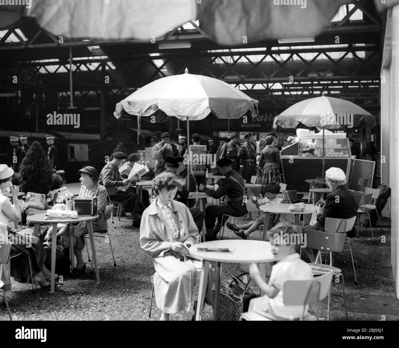 1957 london hi-res stock photography and images - Alamy