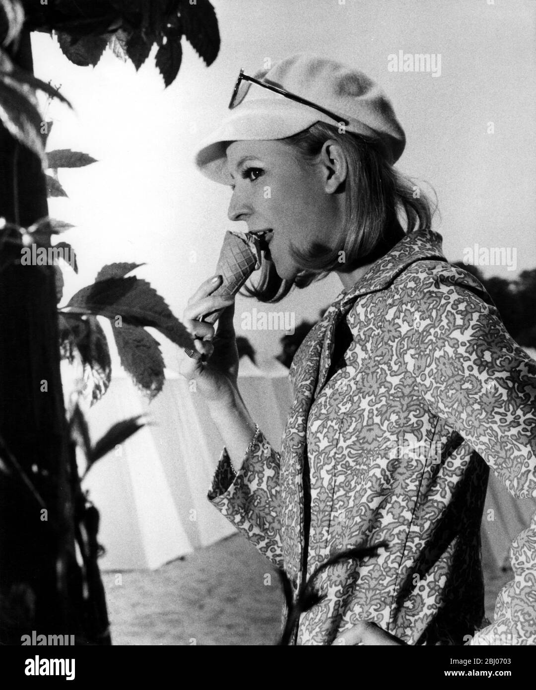 People enjoying food Black and White Stock Photos & Images - Alamy